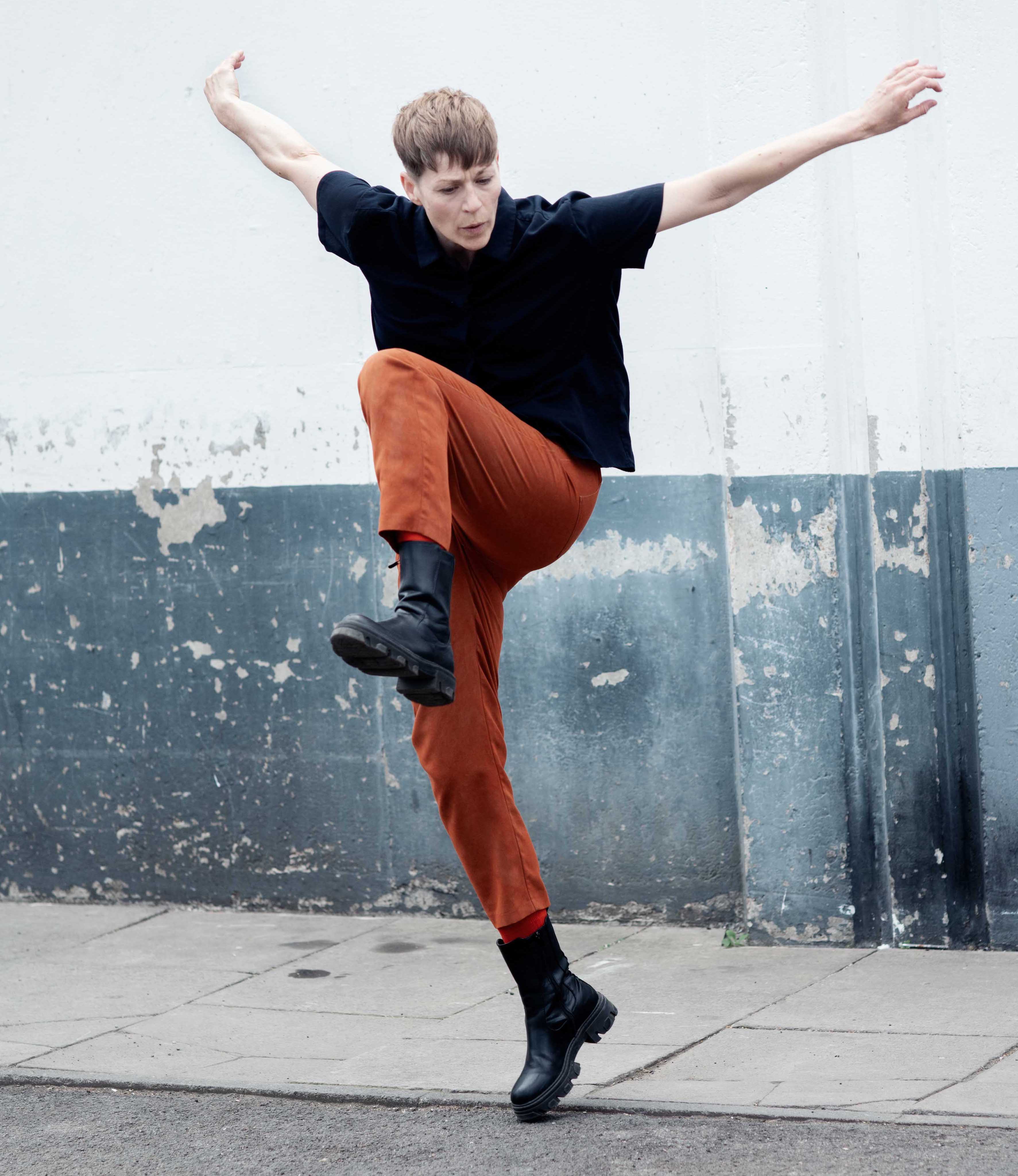 ABOUT – Sara Ruddock